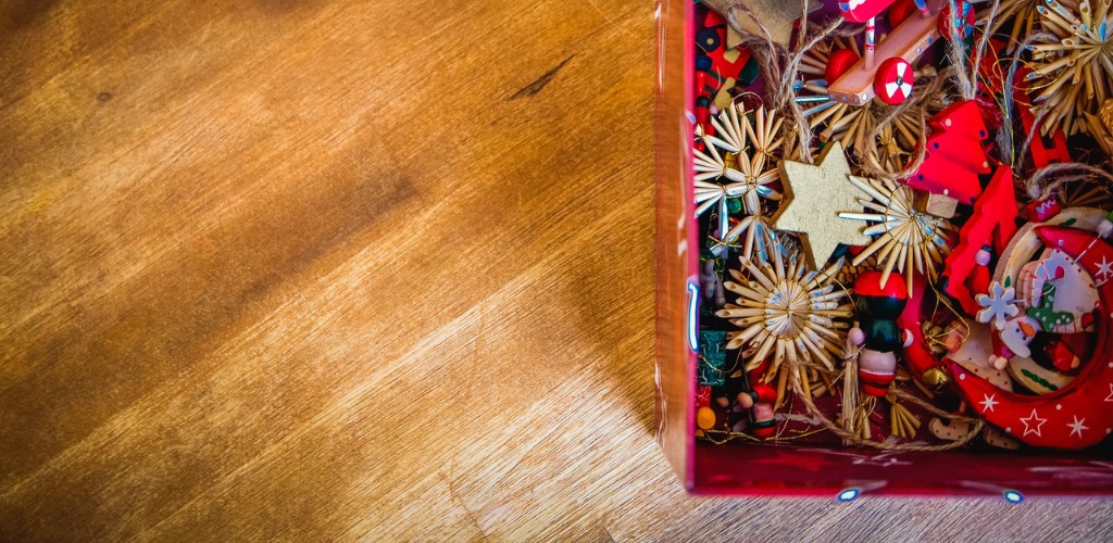 Professional Organizer in NYC’s Post-Holiday Declutter Tips